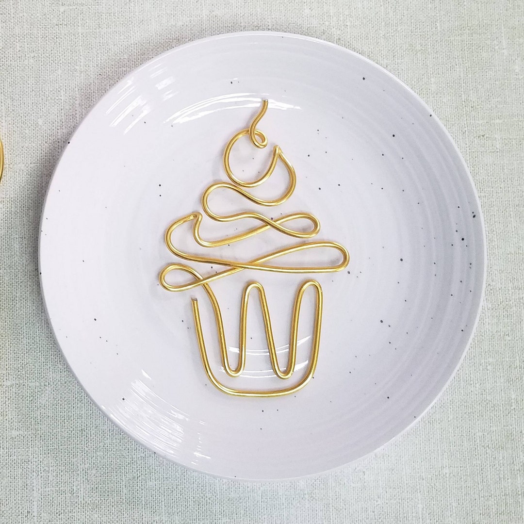 Wire Cupcake | Wire Art, Bake Shop, Bakery Sign, Baker Gifts, Baking ...