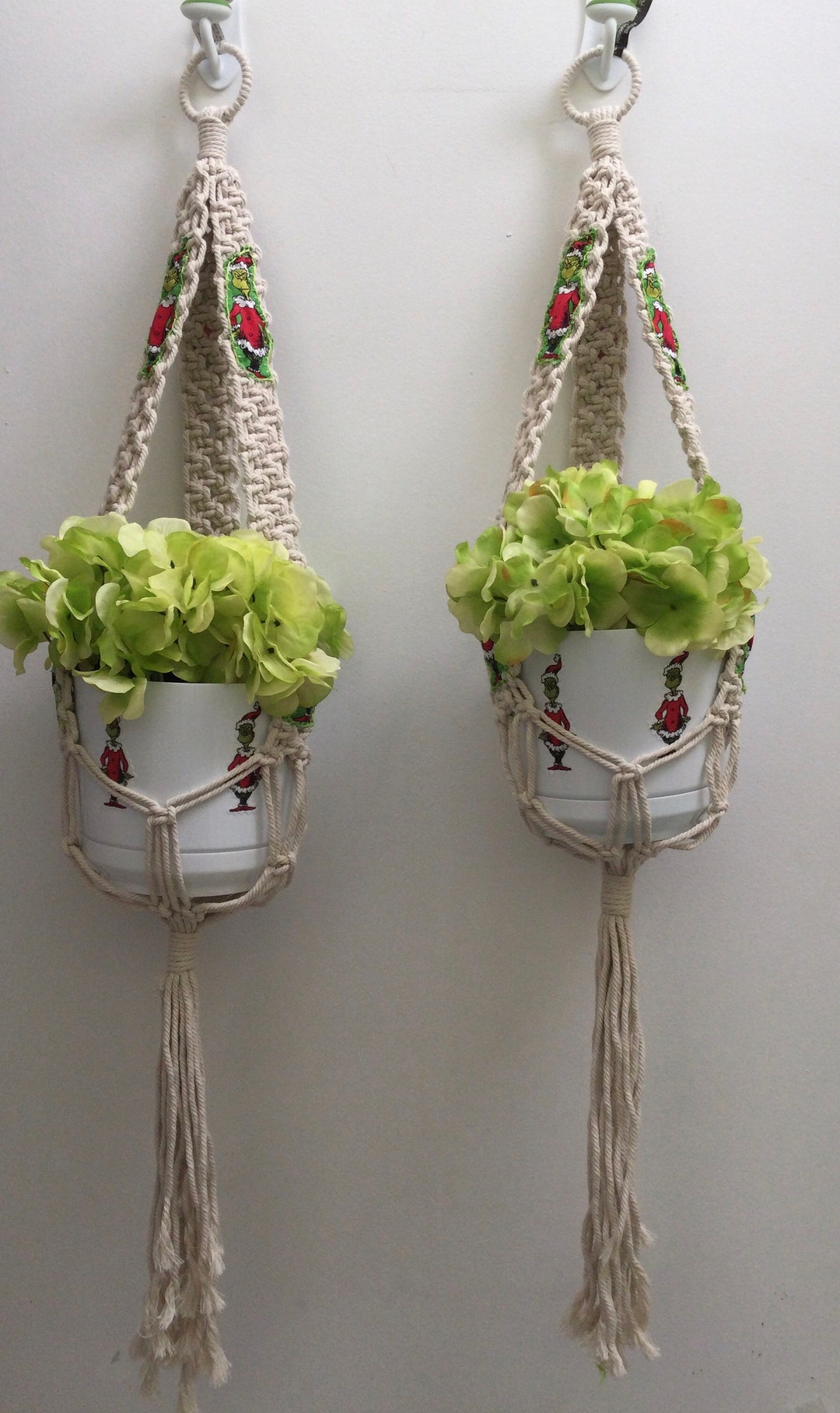 Grinch Plant Hanger/grinch Macrame Plant Hanger/grinch Flower - Etsy