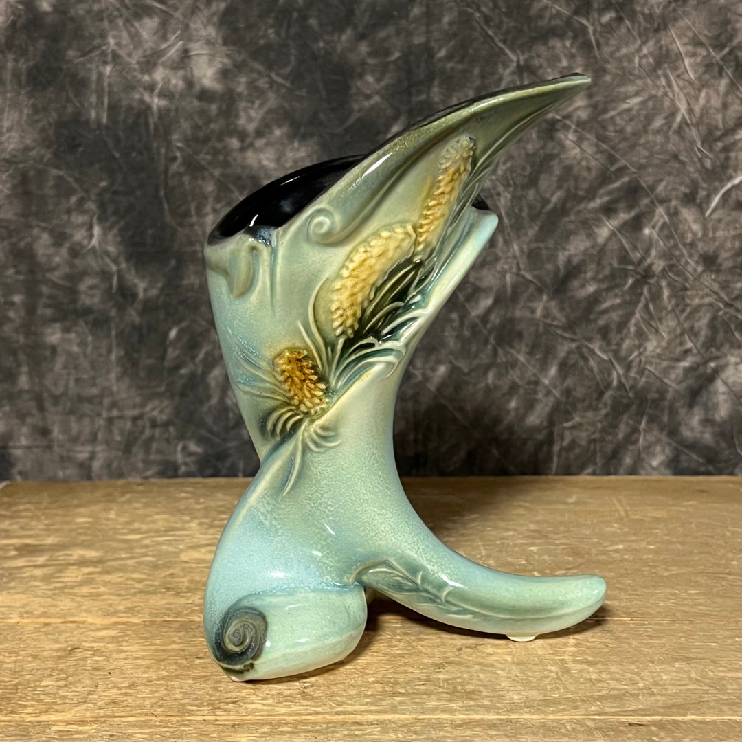 Vintage Hull Parchment and Pine Cornucopia Vase, Hull S-2-R USA, Green ...