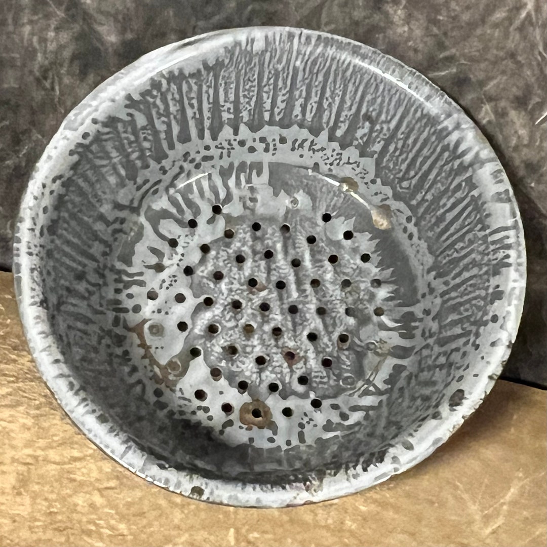 Vintage Gray Granite Enamelware Colander Strainer, Footed Granite ...