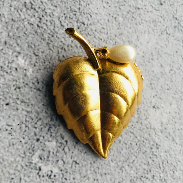 Avon Brooch - Etsy