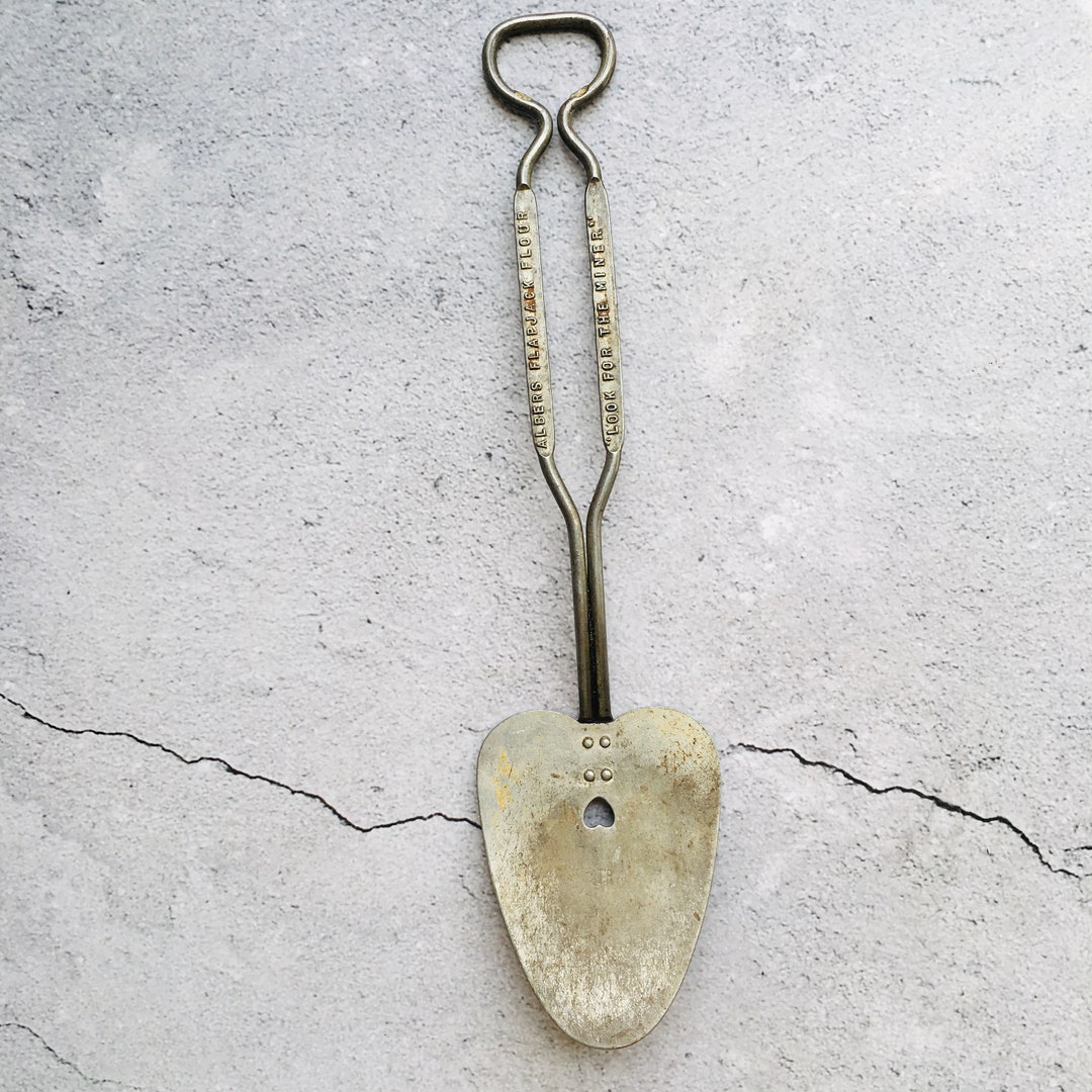 Albers Flapjack Flour Heart Shaped Metal Spatula 11" - Etsy