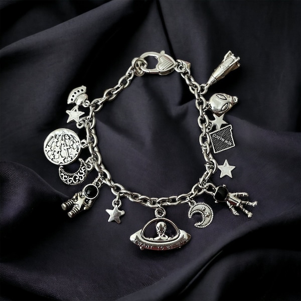 Alien Charm - Etsy