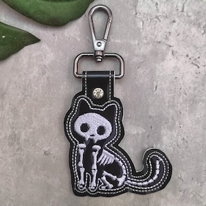 Skeleton Cat Halloween Embroidery Design, ITH Snap Tab Embroidery ...