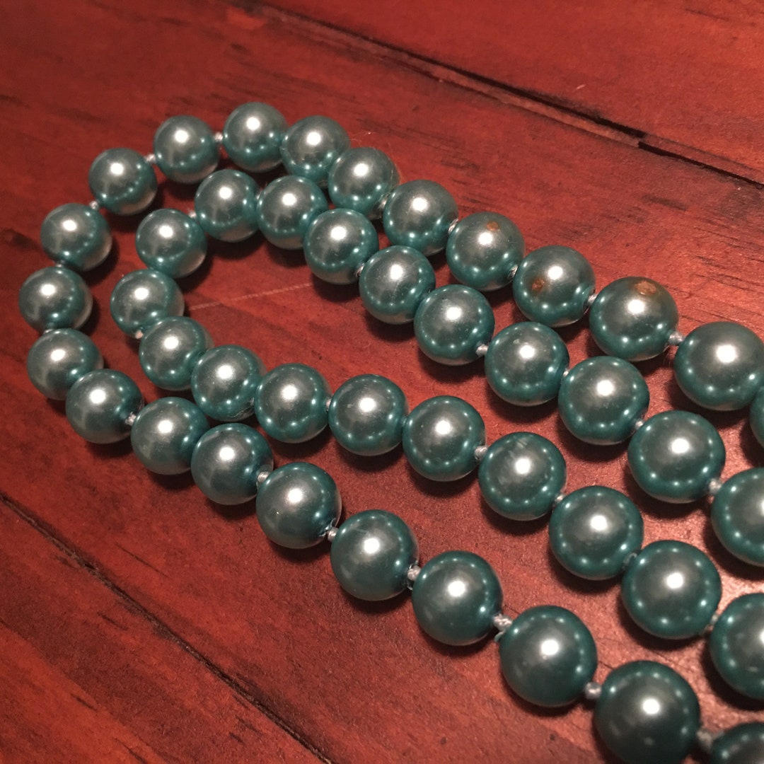 Akoya Pearls Bright Emerald-green Colour in Mother-of-pearl / Perle ...