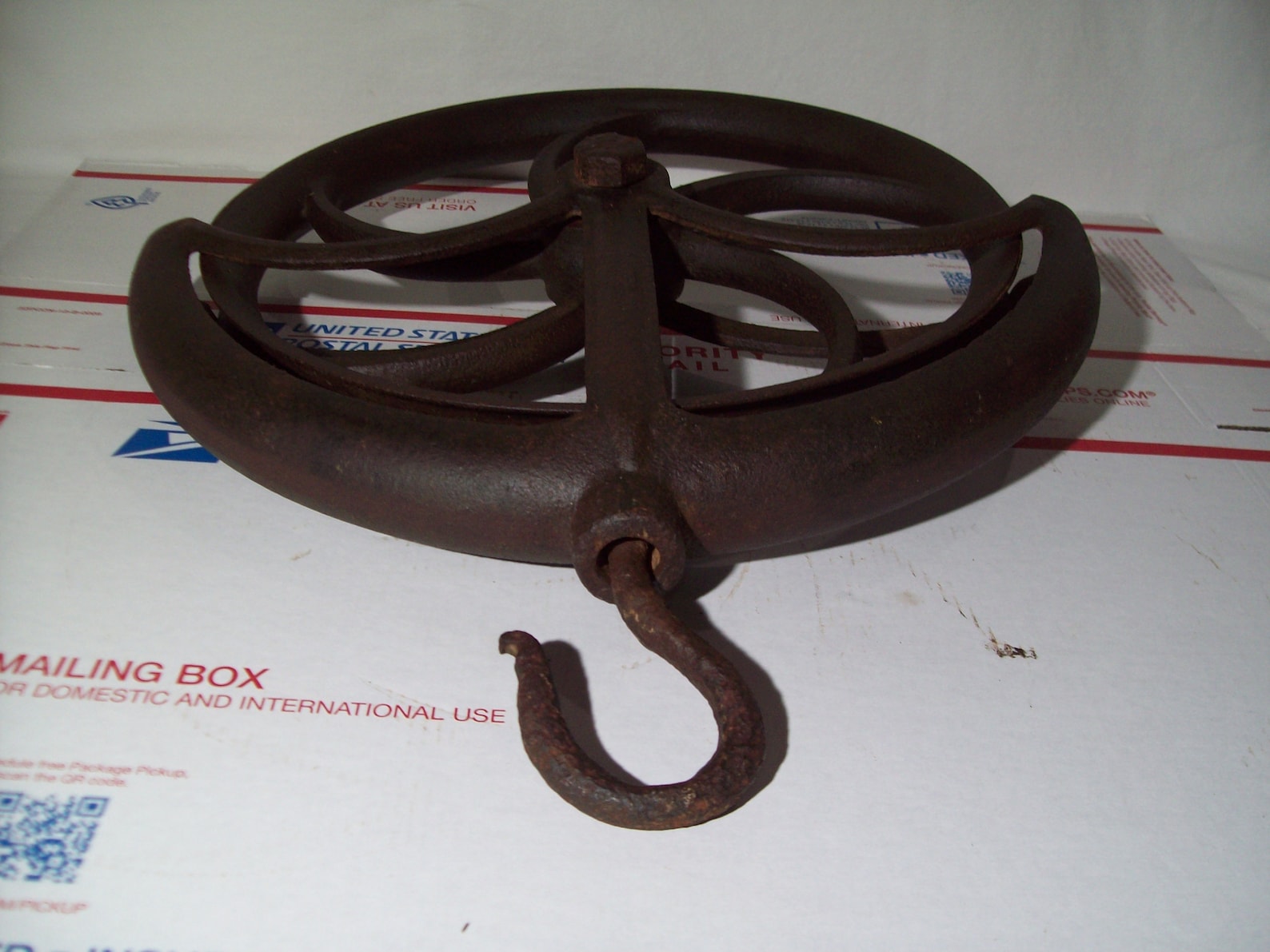 Primitive 1800's Cast Iron Well Bucket Pulley ~ This Antique Has a Nice ...