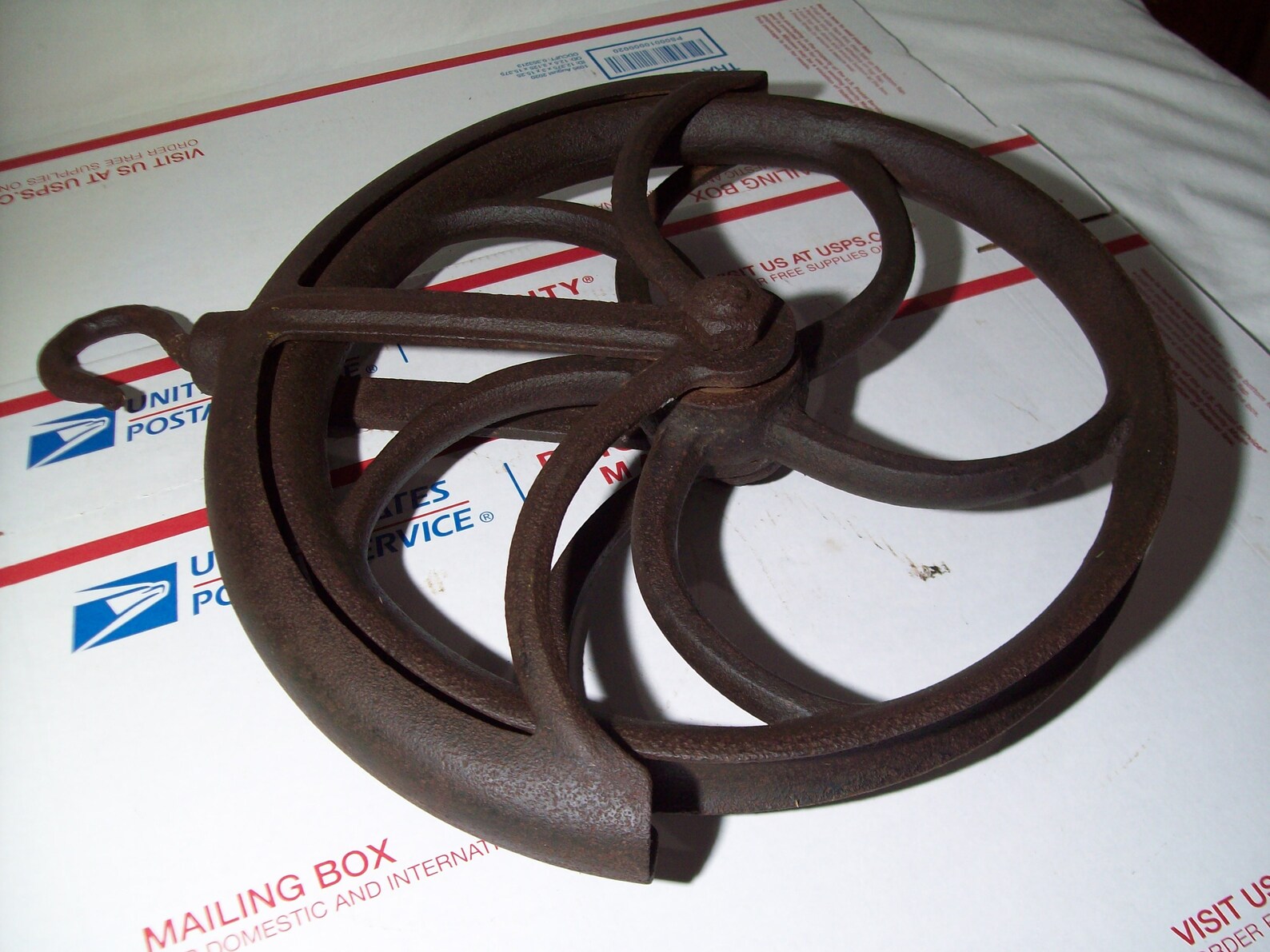 Primitive 1800's Cast Iron Well Bucket Pulley ~ This Antique Has a Nice ...