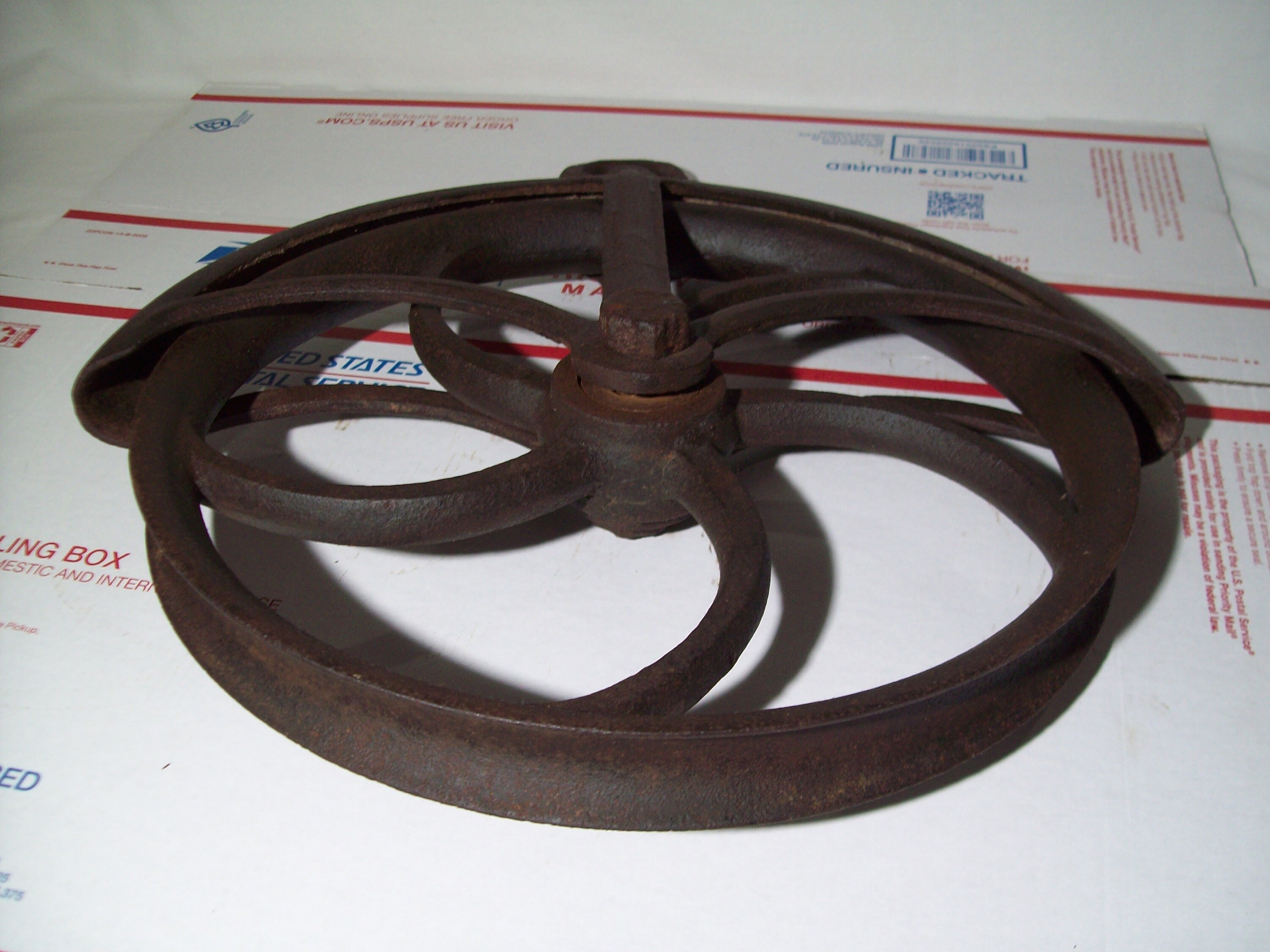 Primitive 1800's Cast Iron Well Bucket Pulley ~ This Antique Has a Nice ...