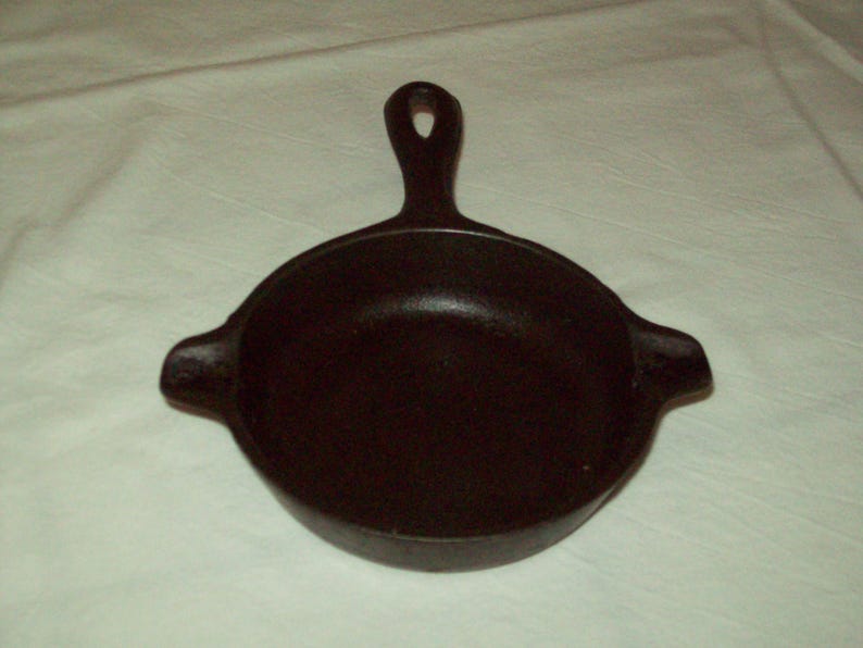 Wagner Ware 1050A Vintage Cast Iron Skillet/ Egg Frying Pan / Ash Trey ...