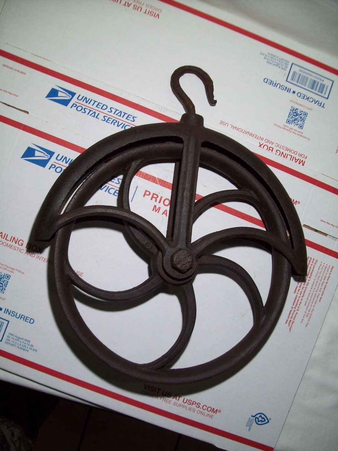 Primitive 1800's Cast Iron Well Bucket Pulley ~ This Antique Has a Nice ...