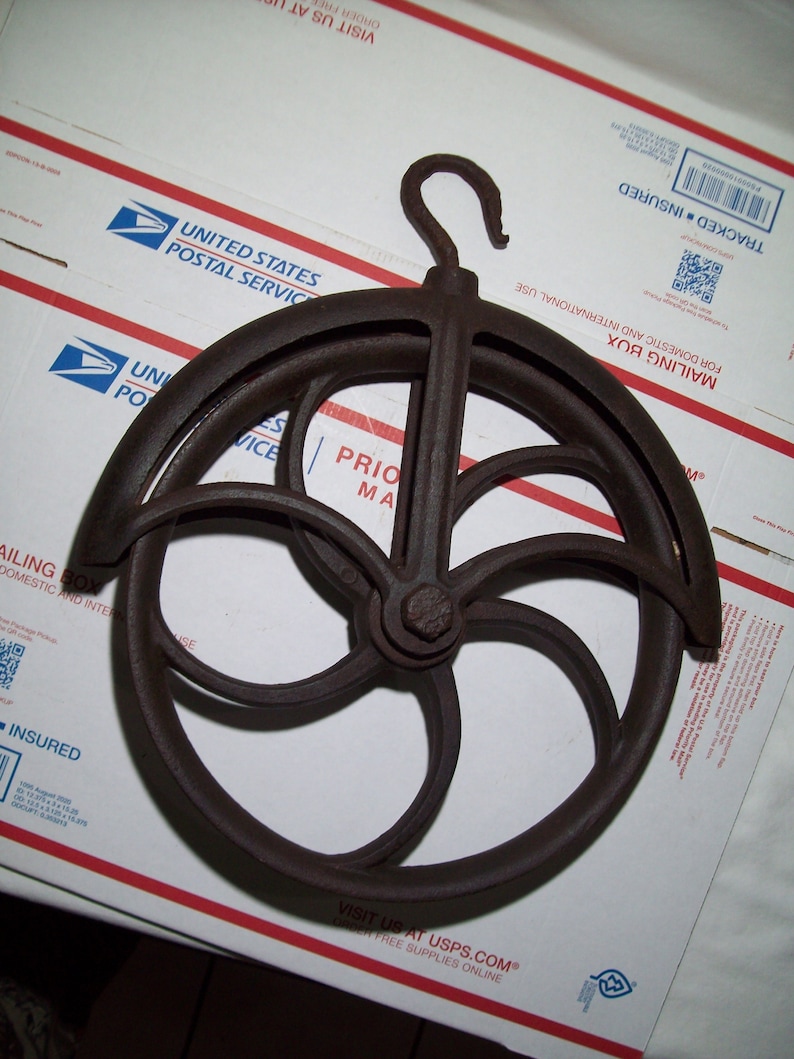Primitive 1800's Cast Iron Well Bucket Pulley ~ This Antique Has a Nice ...