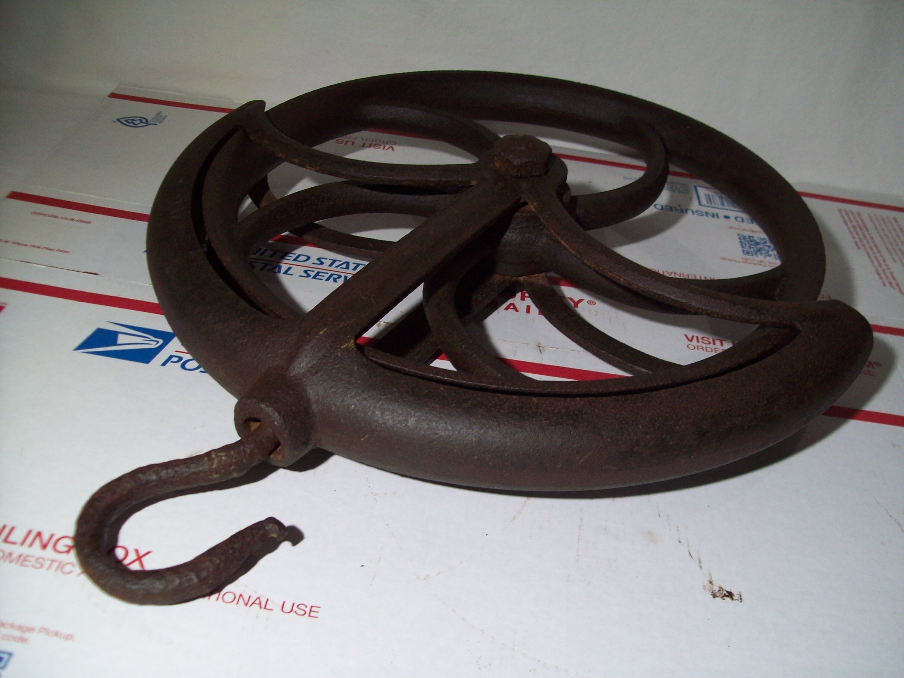 Primitive 1800's Cast Iron Well Bucket Pulley ~ This Antique Has a Nice ...