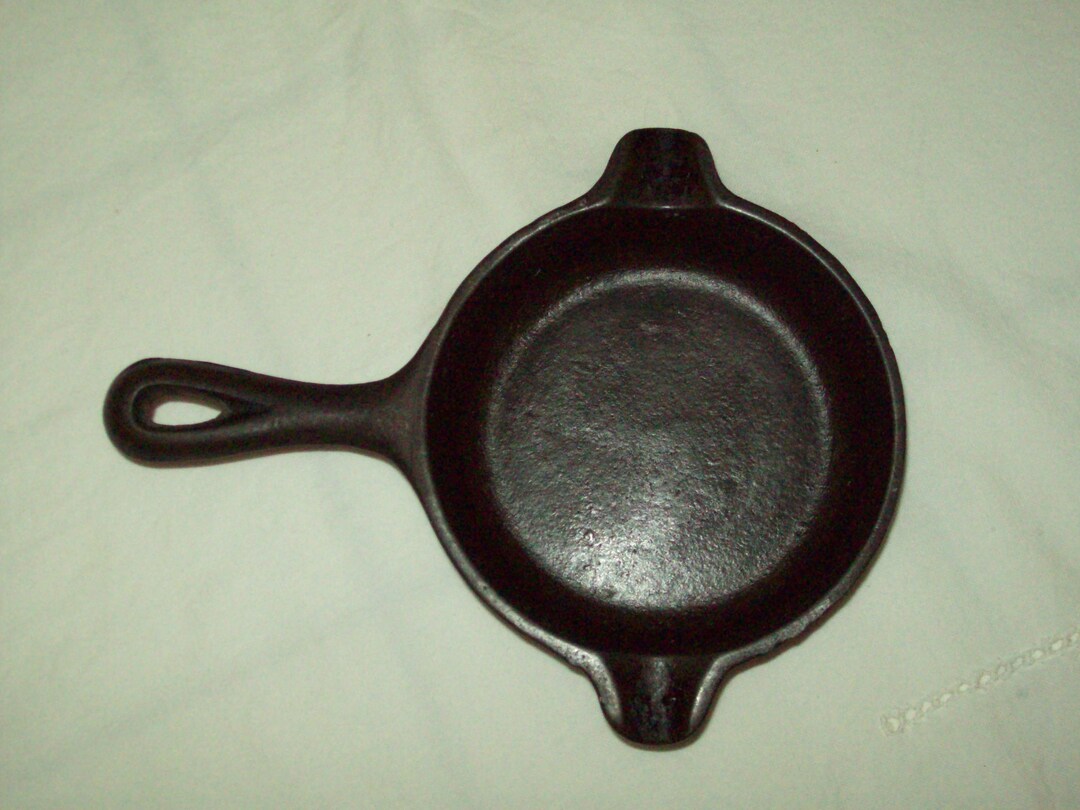 Wagner Ware 1050A Vintage Cast Iron Skillet/ Egg Frying Pan / Ash Trey ...