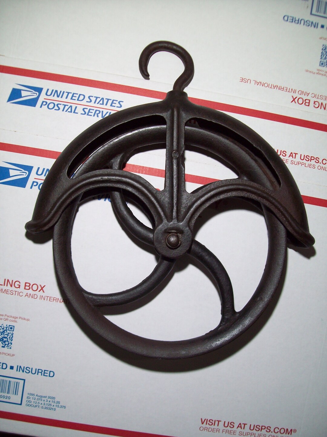 Primitive 1800's Cast Iron Well Bucket Pulley ~ This Antique Has a Nice ...