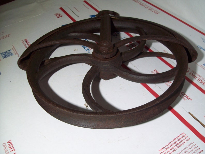 Primitive 1800's Cast Iron Well Bucket Pulley ~ This Antique Has a Nice ...