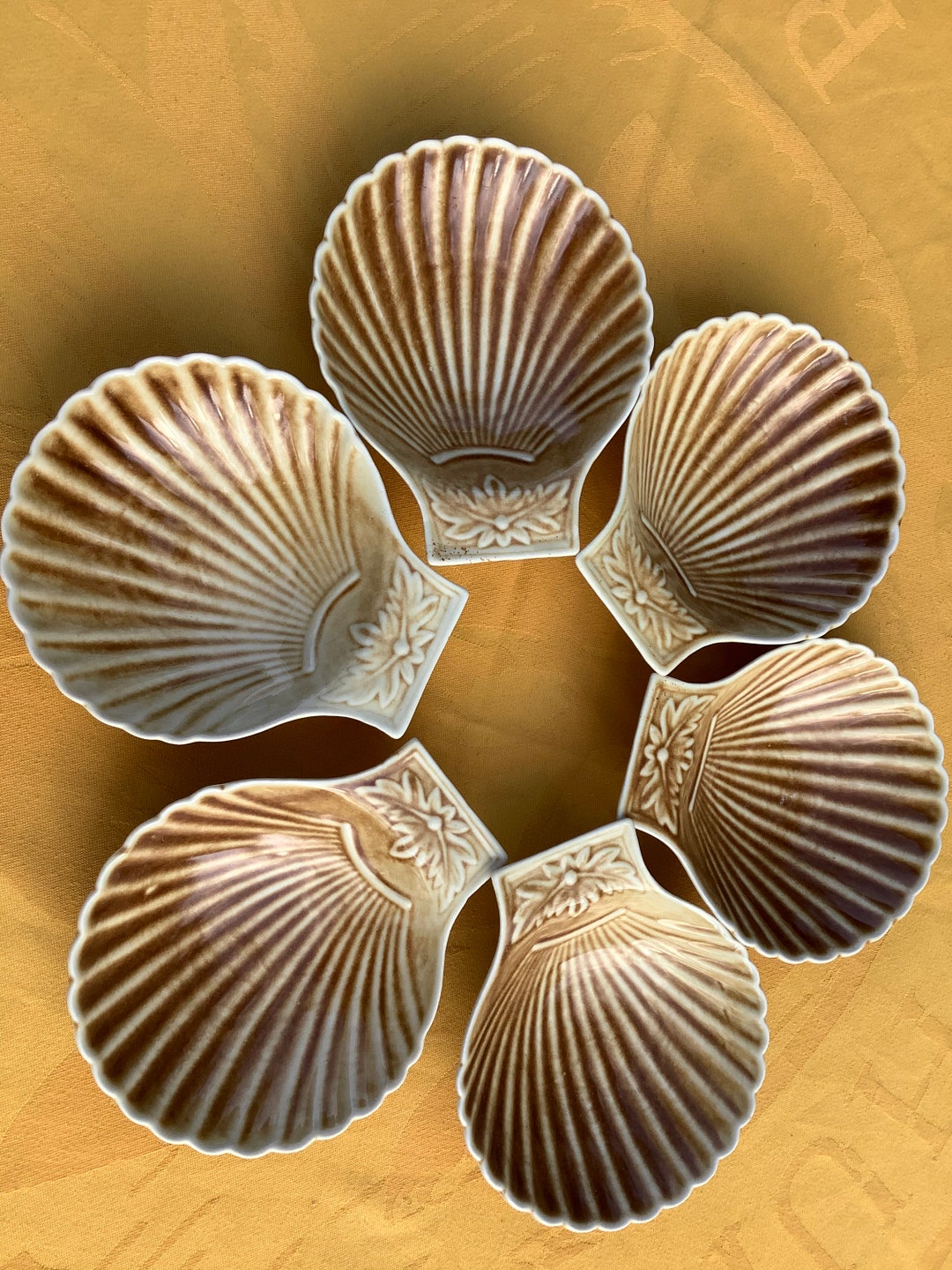 Set of 6 Porcelain Scallop Dishes, Decorative Objects for a Very Nice ...