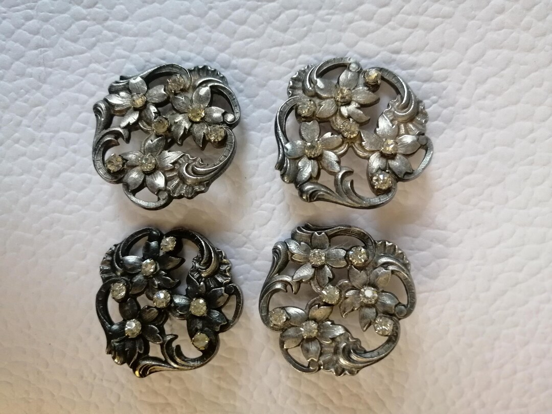 Very Rare Buttons From the 20s/30s in Silver. Lot of 4 Buttons From a ...