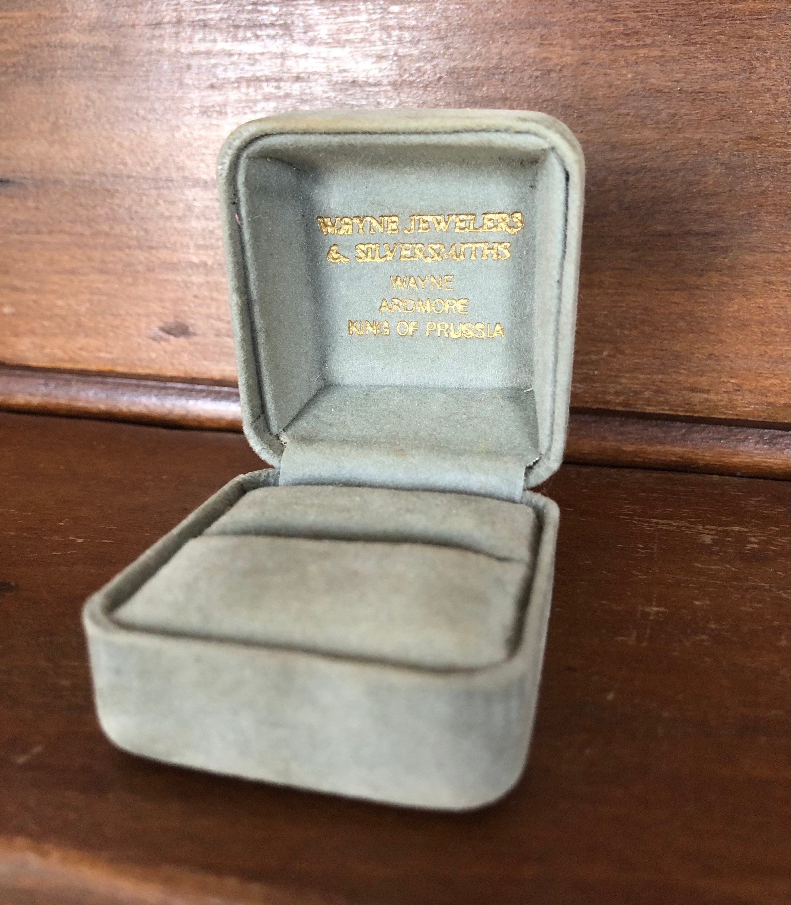 Vintage Velvet Ring Box Small Clam Shell Gift Box - Etsy
