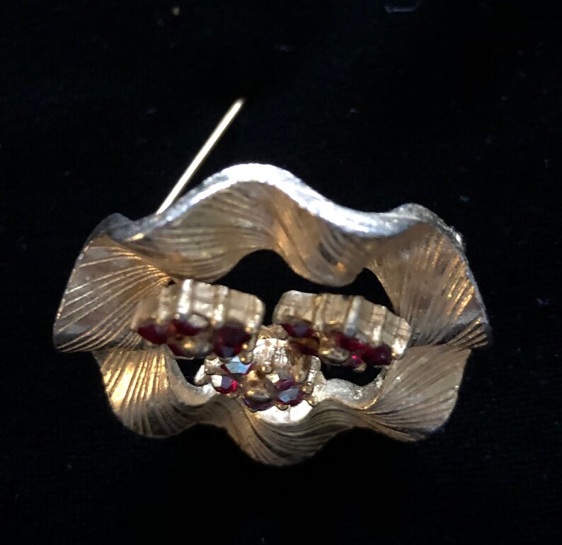 Vintage Gold Tone Circle Pin Brooch With Rhinestones - Etsy