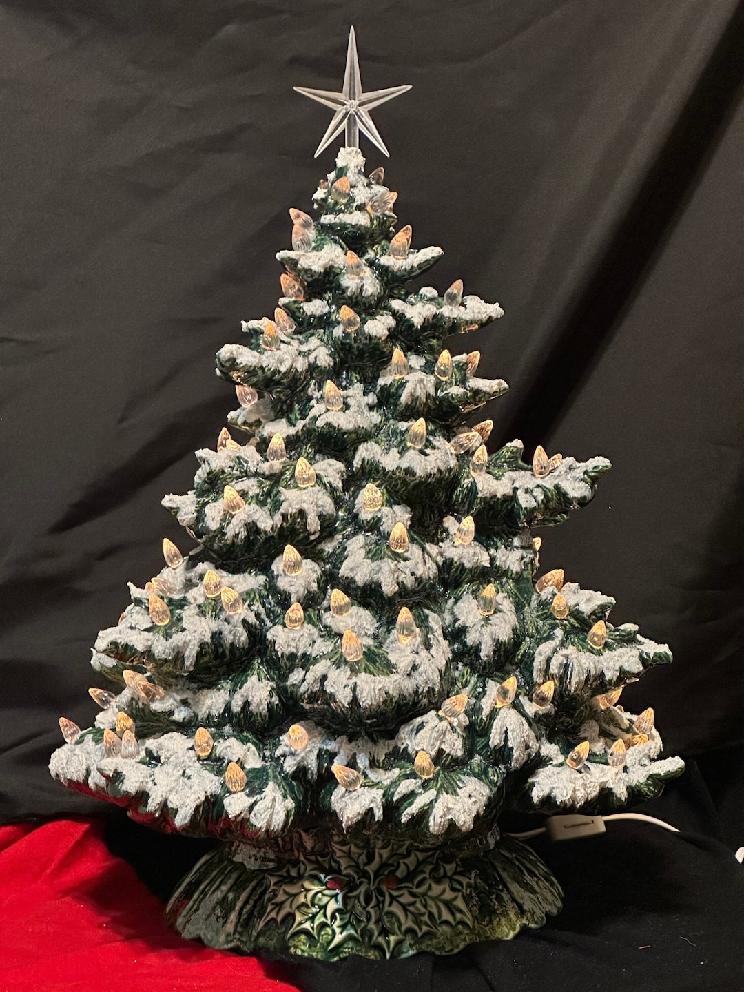 Snow-dusted Christmas Tree With Clear Bulbs & Plastic Star ...