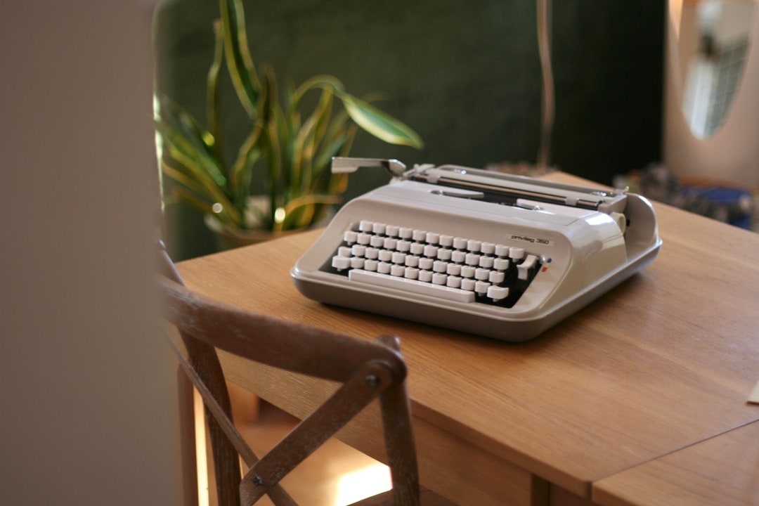 Mid Century Typewriter Privileg 350 / Vintage Beige Portable Typewriter ...