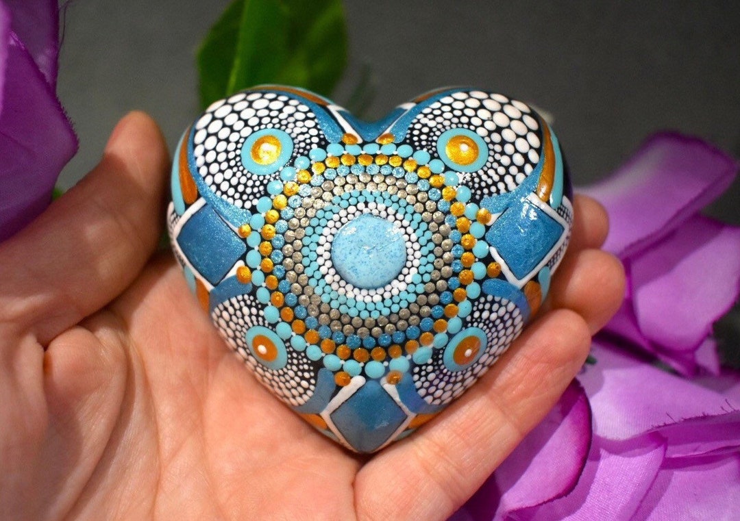 Karakura - Heart Mandala, Rock Painting, Mandala Stone, Dot Mandala ...