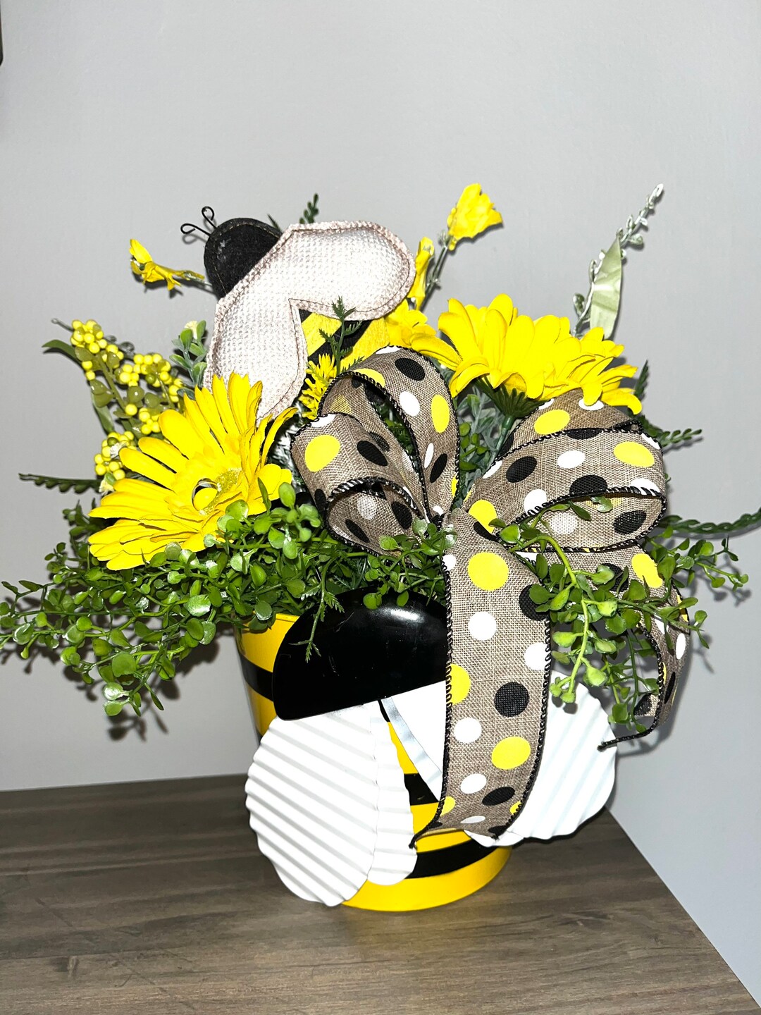 Bee Arrangement, Summer Floral Centerpiece, Bee Centerpiece - Etsy