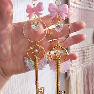 Kawaii Magical Key Suncatcher Keychain - Cute Magical Girl Key Charm ...