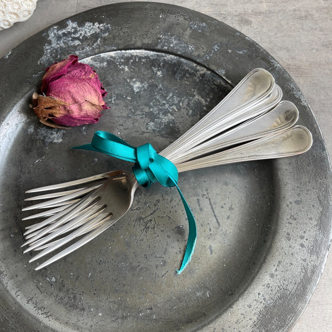 Vintage Silver Plated Forks. Thread and Old English Pattern Dinner ...