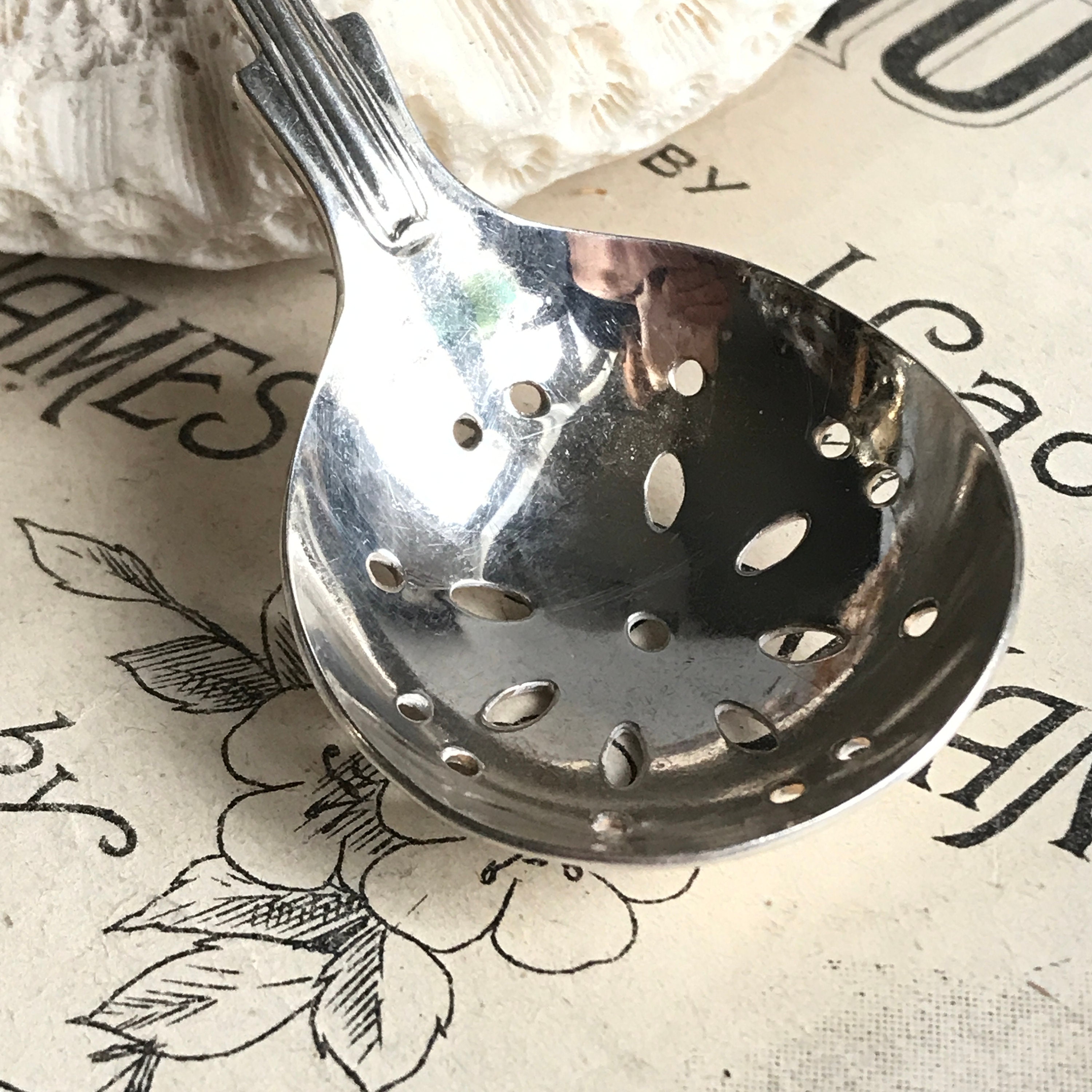 Vintage Sugar Sifter Spoon. Silver Plate Fiddle Thread & Shell - Etsy
