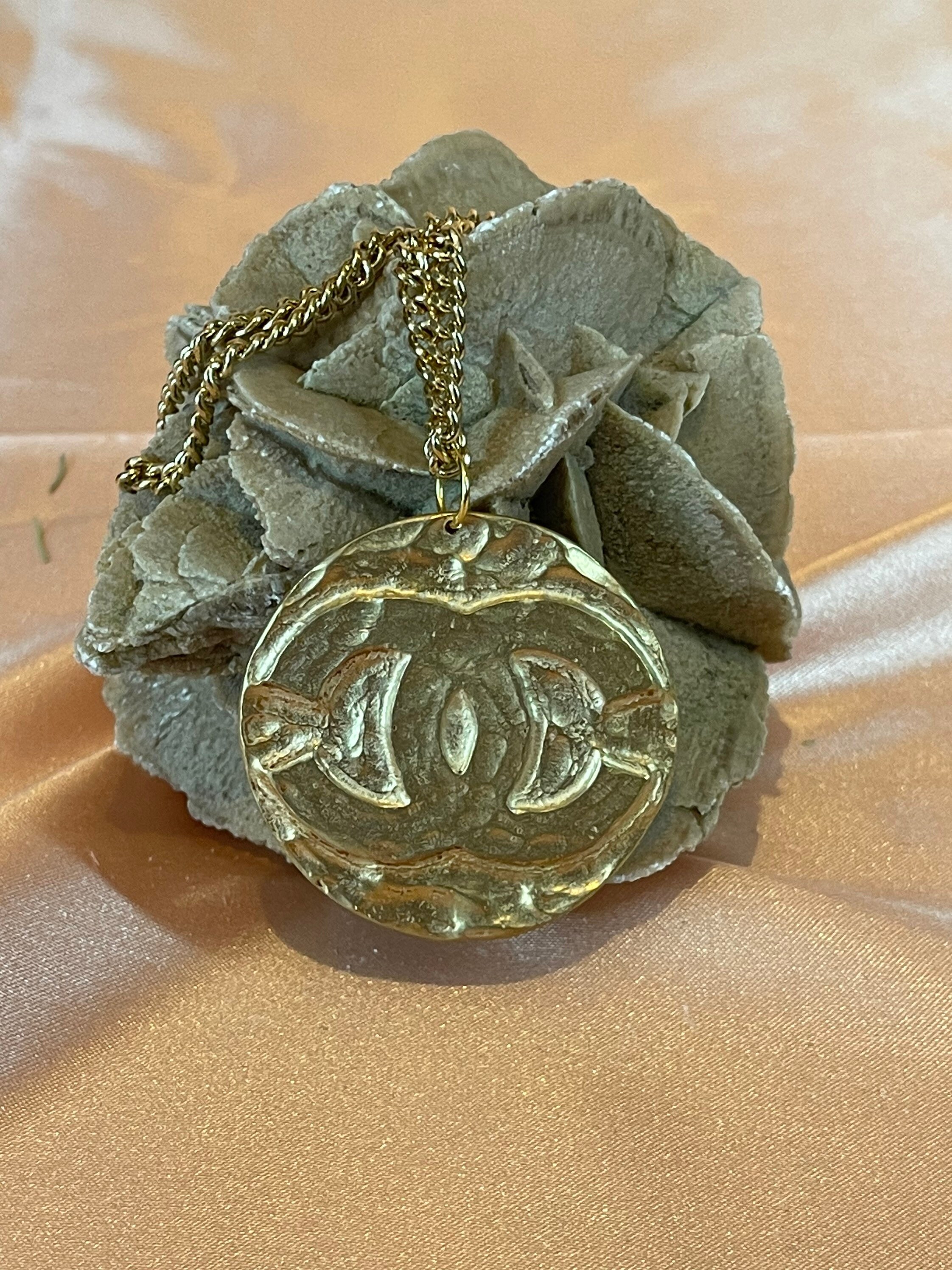 Necklace Big Medallion Chanel Vintage Year 1995 - Etsy