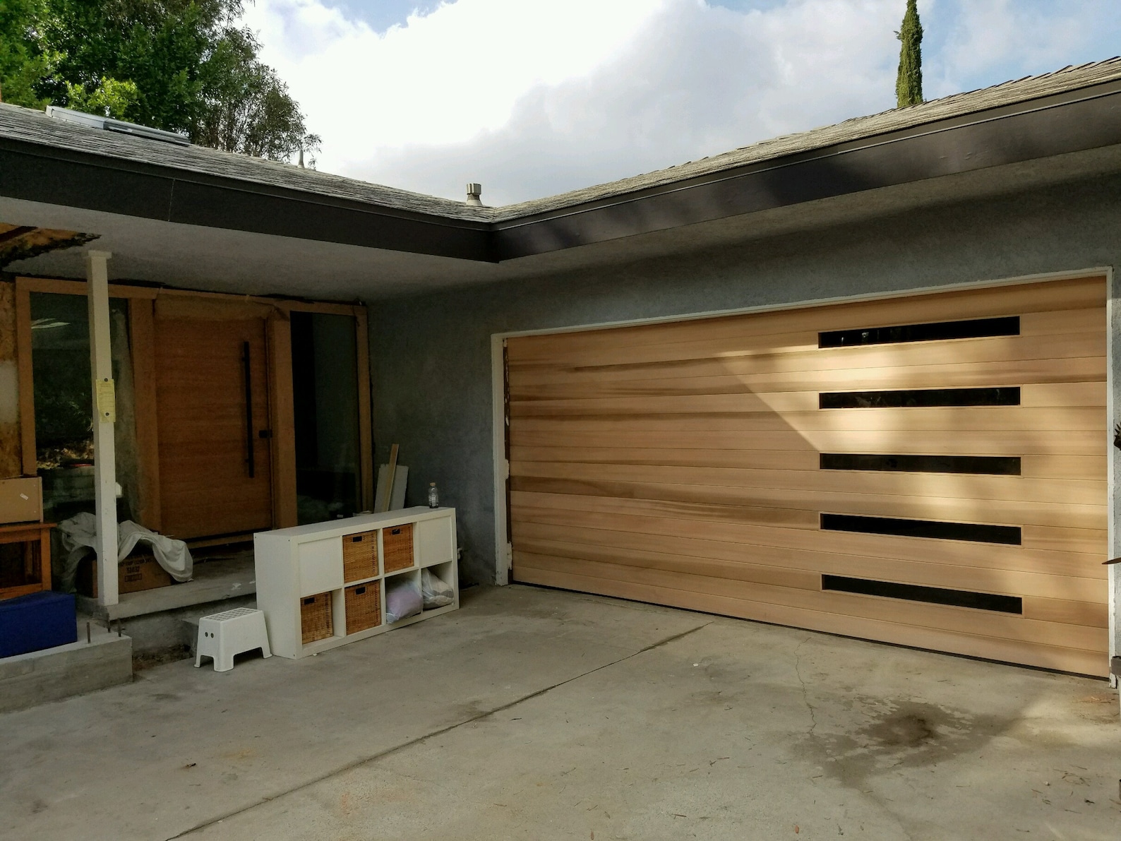 Emilio - Horizontal Planks Modern Style With Vertical Windows Wood ...