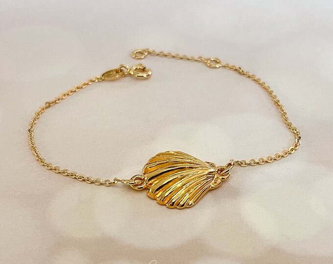 Shell Bracelet · Gold - Etsy