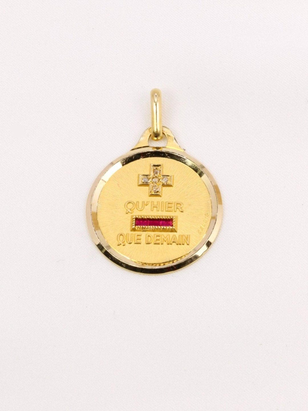 Médaille Amour Augis Grand Modèle Plus Qu'hier Moins Que Demain or Jaune Diamant Rubis - Etsy