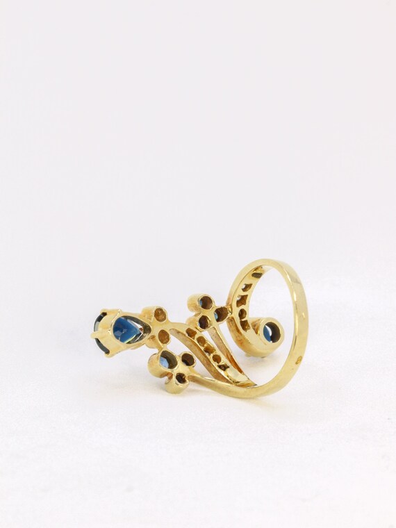 Arabesque ring in gold, diamonds and sapphires - Gem
