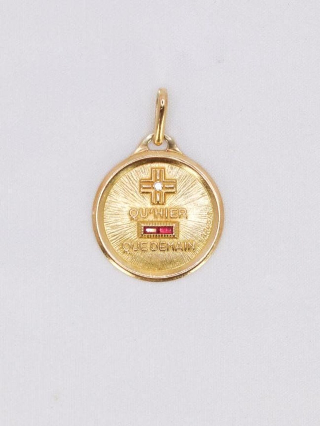 Médaille Amour Augis Ronde Plus Qu'hier Moins Que Demain or Jaune ...