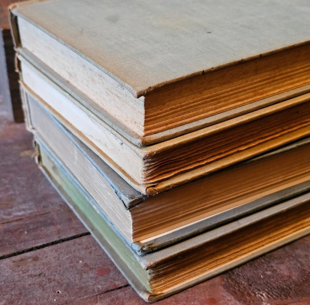 Old Books, Vintage Books, Antique, Old Book Pages, Farmhouse Decor ...