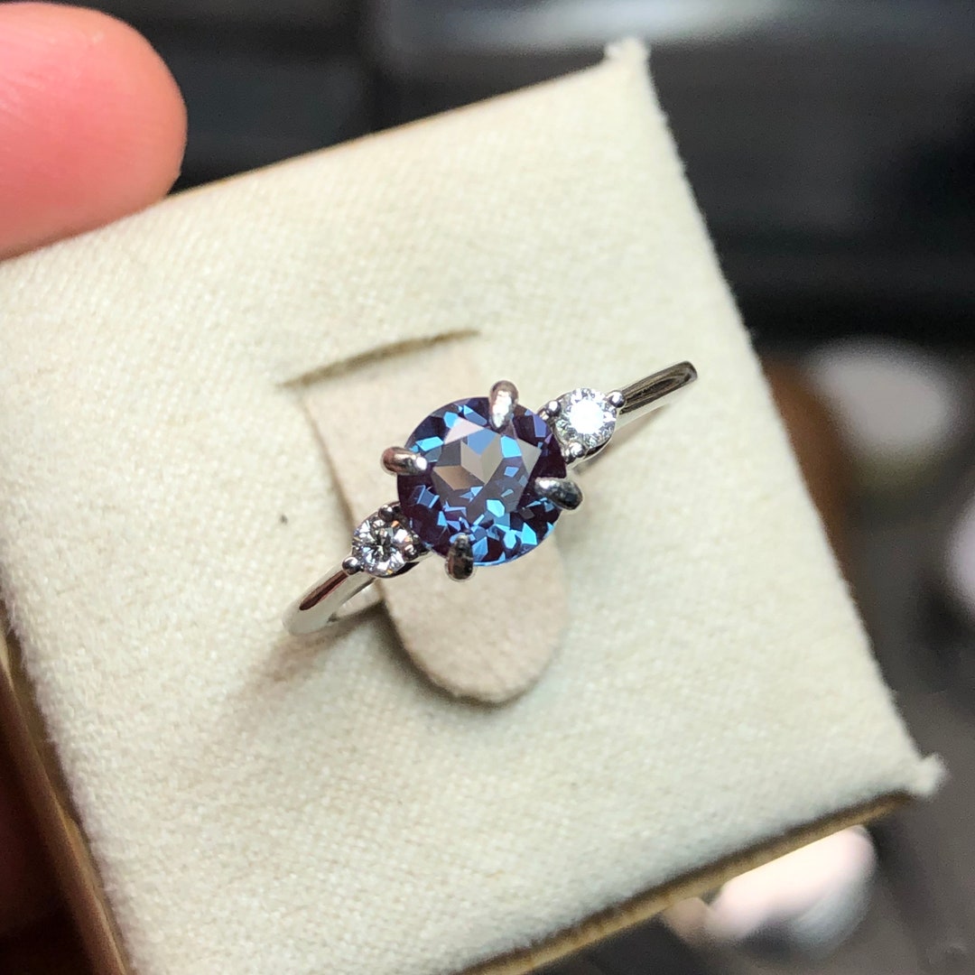 Iapetus V.3 // Round Cut Gemstone Ring | Accented Round Ring ...