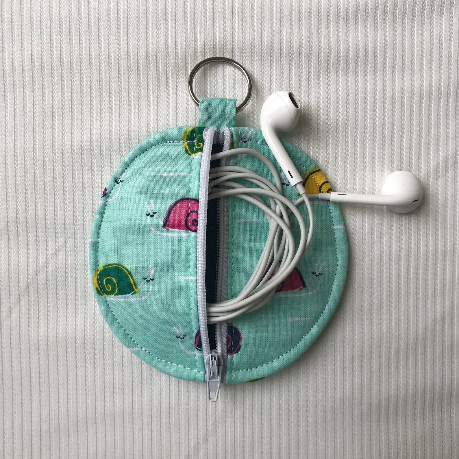 Earbud Pouch Snail Bug // Circle Zipper Pouch // Jewelry Holder ...