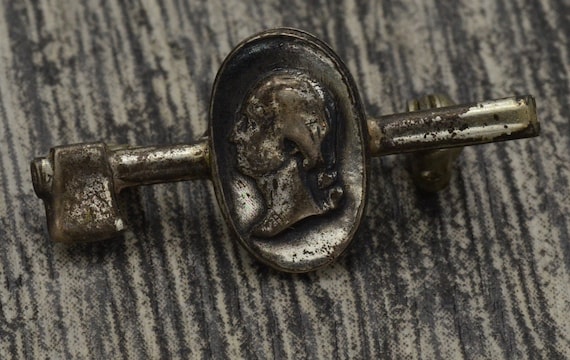 Vintage George Washington Pin featuring Axe - Gem