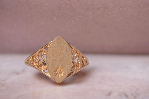 Diamond Filigree Signet Ring in Yellow Gold - Gem
