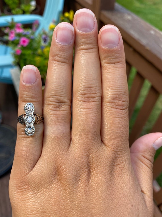 Antique Filigree Ring Three Stone Ring set with Fancy… - Gem