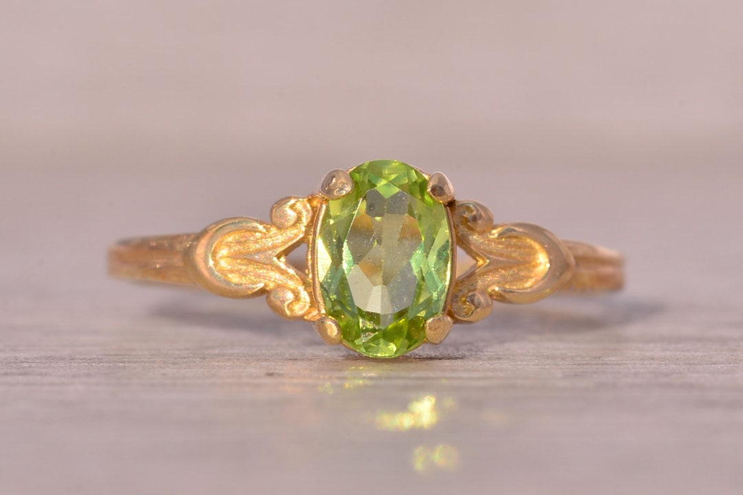 Peridot Ring in Yellow Gold With Patterned Shank - Etsy