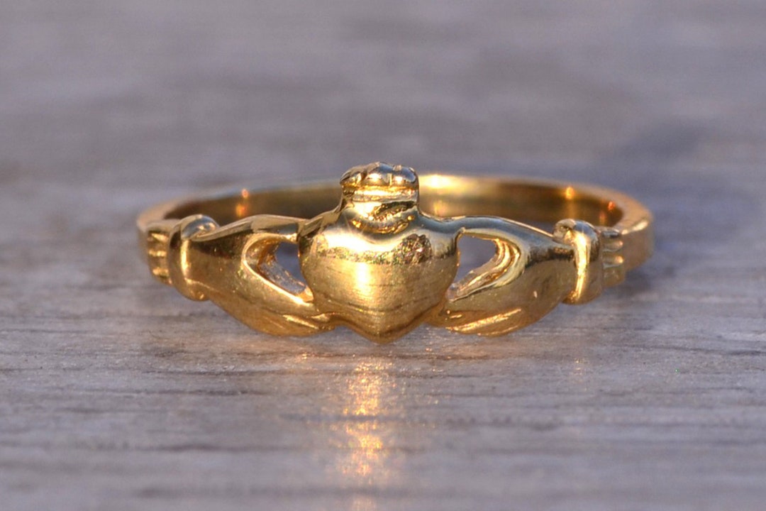 Mid Finger or Childs Claddagh Ring in Yellow Gold - Etsy