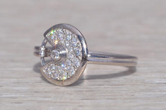 Cartier Amulette Ring in 18 Karat White Gold - Gem