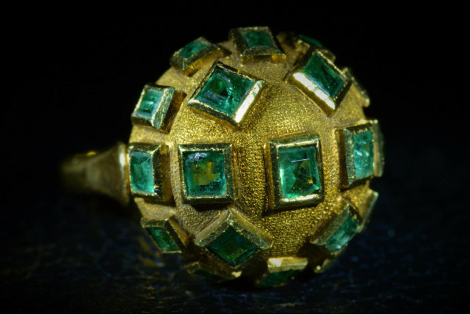 Vintage Modernist Emerald Bombe Ring - Etsy