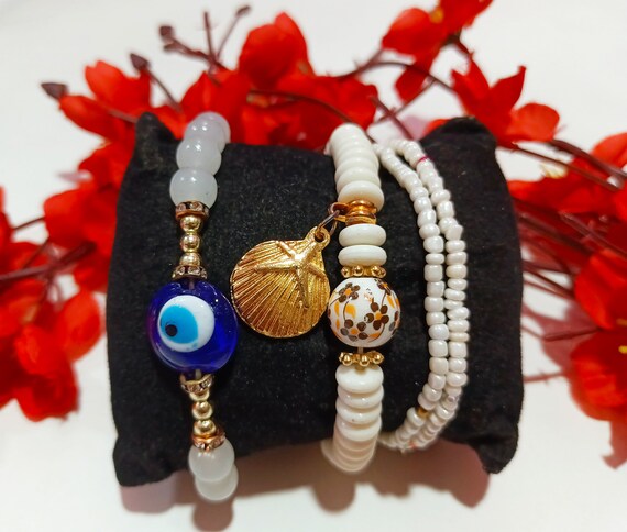 Different color bracelets store