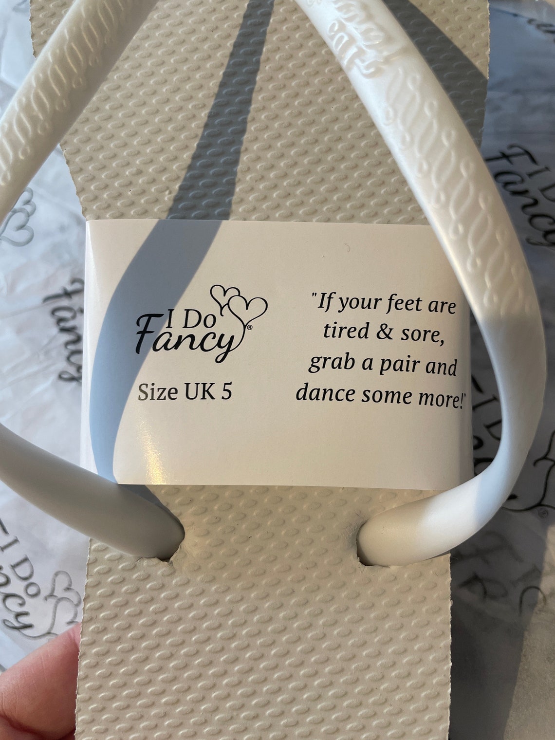 White Flip Flops Party Pack: Dancing Feet Wedding Favors (25 Pairs ...