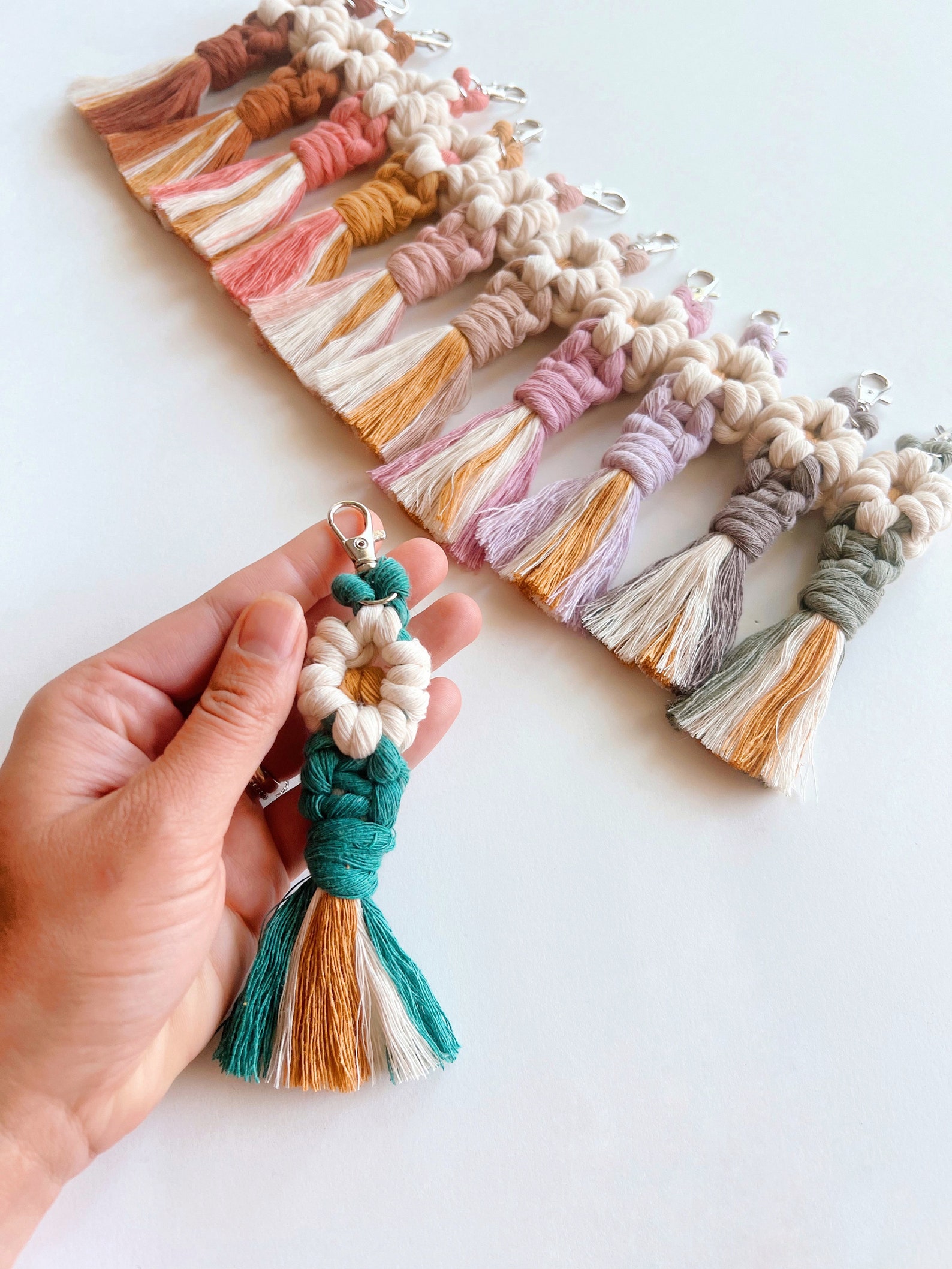 Daisy Macrame Keychain Cute Tassel Clip Flower Boho Keychain Macrame ...