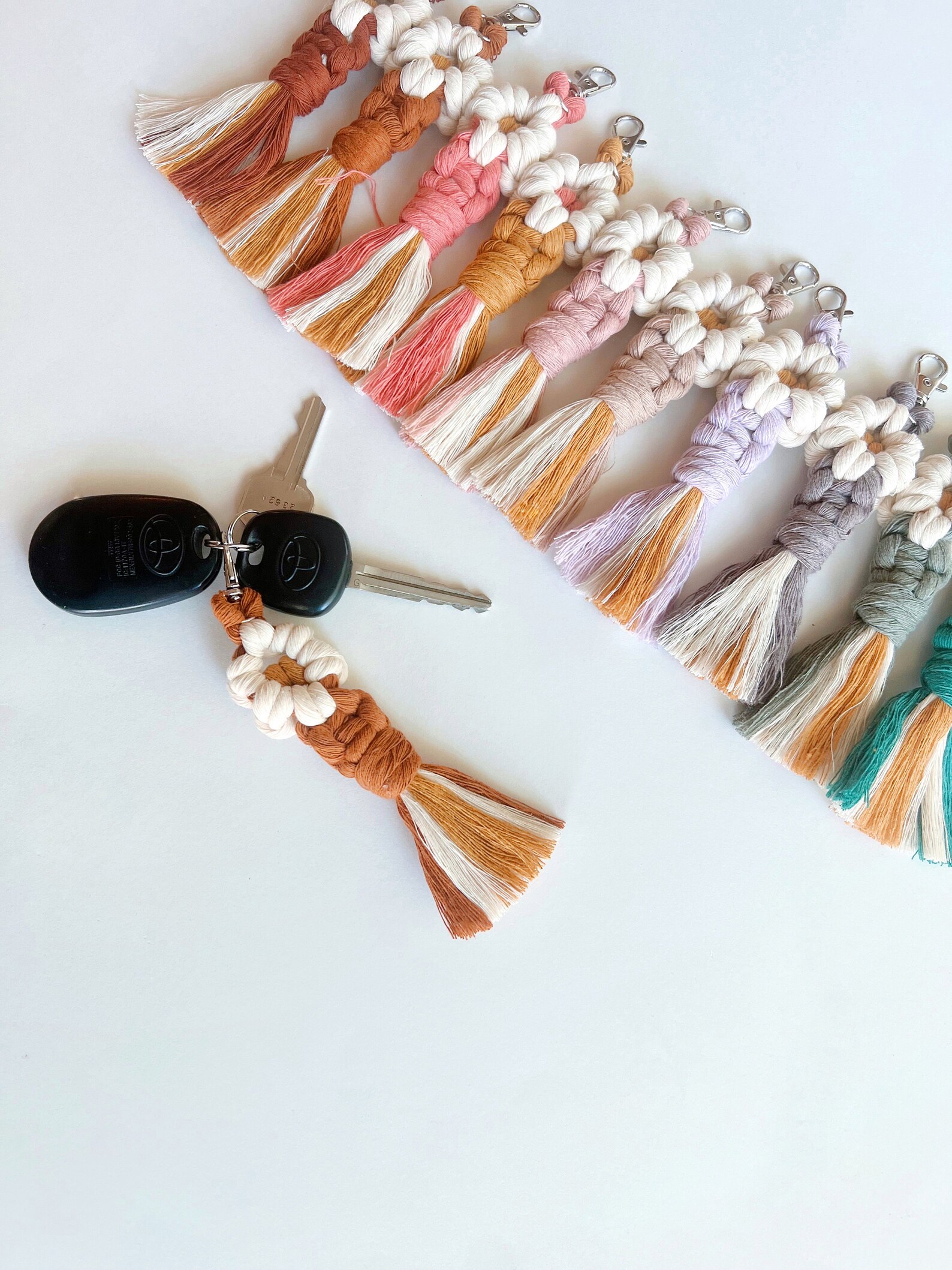 Daisy Macrame Keychain Cute Tassel Clip Flower Boho Keychain Macrame ...